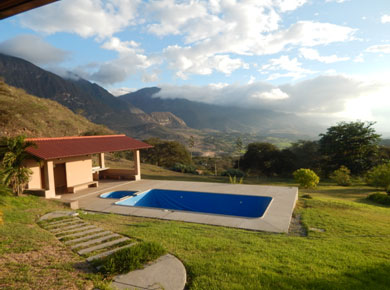 Naranjo neighborhood of La Union - Live the Life